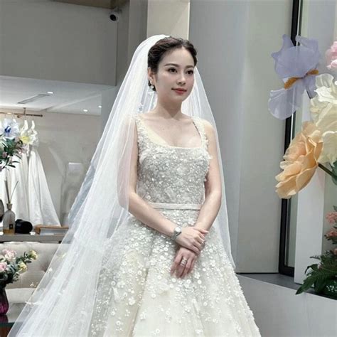 Những hot mom sinh con vẫn đẹp vạn người mê