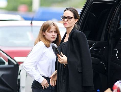 15 летняя дочь Джоли и Питта отказалась от фамилии отца