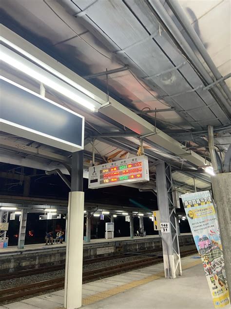 我真的好恨苗栗 這裡的腳踏車就是常常沒有 公車超久才一班還顯示的永遠跟程式的不一樣 我上次等一班說9分鐘後到的等了半小時？ 火車每天都