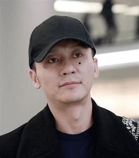 15位当红男星素颜：眯眯眼、月球表面、满脸痘，还暴露动脸痕迹张艺兴