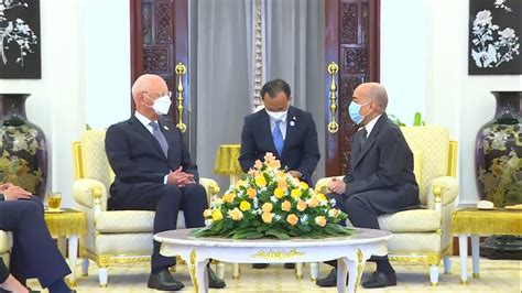 ព្រះមហាក្សត្រ ប្រោសព្រះរាជទាន ស្ថាបនិកវេទិកាសេដ្ឋកិច្ចពិភពលោក និងលោកជំទាវ ចូលក្រាបថ្វាយបង្គំគាល់