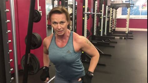 Тяга в наклоне в машине Смита на мышцы спины Youtube