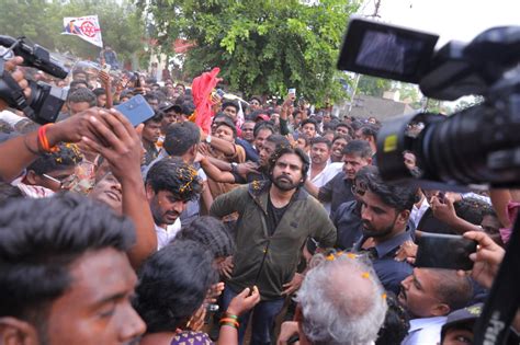 వైరల్ ఎప్పుడూ చూడని అగ్రెసివ్ మోడ్ లో పవన్ కళ్యాణ్ Telugu Rajyam