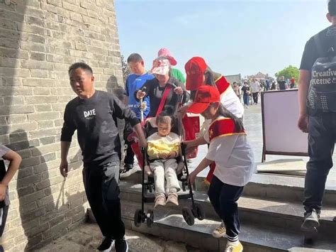 网络公益 e 路同行五一假期正定志愿者暖心服务靓古城