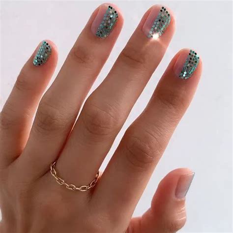 The 16 Best Nail Colors For Short Nails Who What Wear