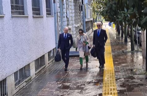 ВИДЕО Весна Меденица дошла у Виши суд у пратњи адвоката ИН4С