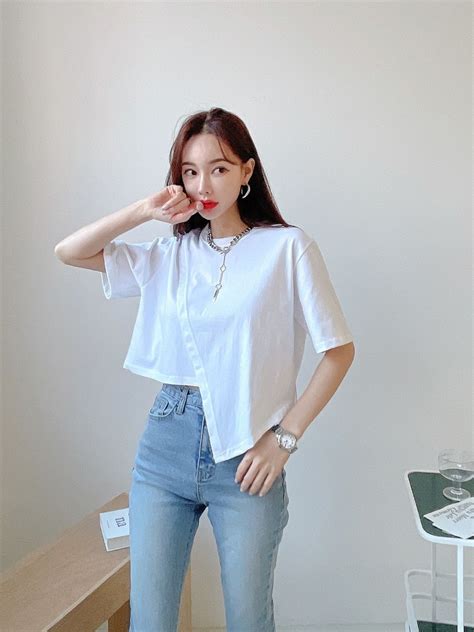 봄 여름 20대 여성 데일리 스트릿패션 유니크룩 빅사이즈 밑단 언발 크롭 반팔 티셔츠