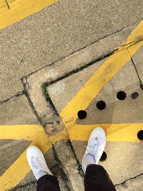 ถ่ายรูปรองเท้ากับบันไดเลื่อย การค้นหาใน Lemon8