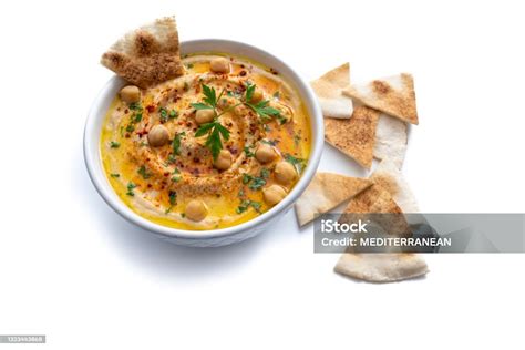 병아리콩 허머스 그릇 클로즈업 피타 플랫 브레드 는 흰색에 고립 된 찍어 후머스에 대한 스톡 사진 및 기타 이미지 후머스 음식 흰색 배경 Istock