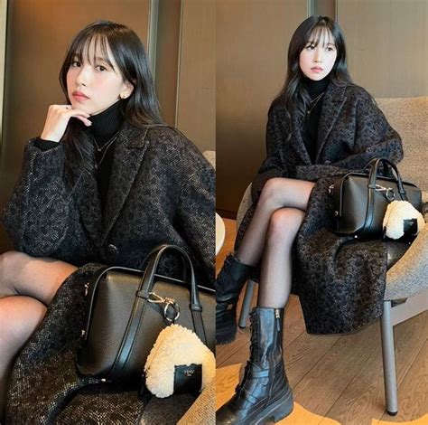 패션엔 트와이스 미나 터틀넥과 코트의 세련된 조합 부티나는 올드머니룩의 정석
