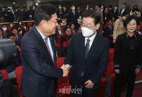초당적 정치개혁 의원모임 출범식 참석한 정진석 이재명 네이트 뉴스