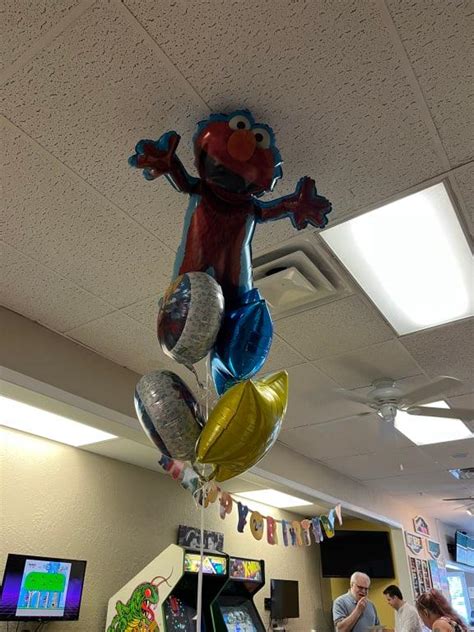 Sesame Street Elmostarround Satin Foil Balloon Bouquet Redblue