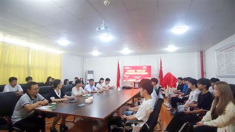 高端人才论坛第2期匠心筑梦劳模工匠贾军海到纺织装备与智能制造学部开展交流 武汉纺织大学 电子与电气工程学院