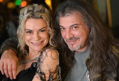 Маги Халваджиян се бръкна с 360 бона за подарък на жена си