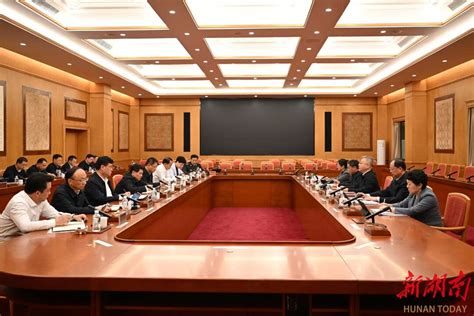 省委常委班子召开2024年度民主生活会 沈晓明主持并讲话