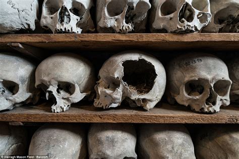 Descubren Una Estremecedora Cripta Con Más De 2 000 Cráneos Y Huesos Humanos Infobae