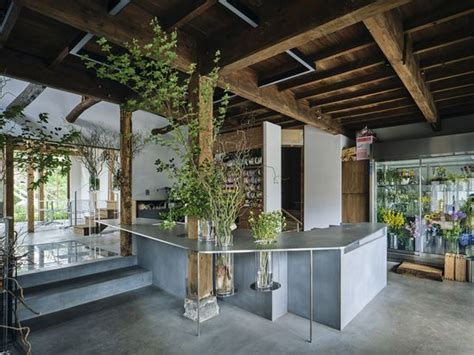 블랙톤의 고급스러운 10평 모던카페 인테리어 견적 술집 인테리어 디자인 멋진 조명 커피 바 디자인