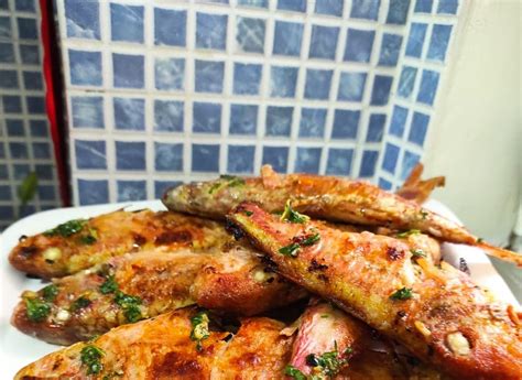 Μπαρμπούνια στο φούρνο σαν τηγανητά