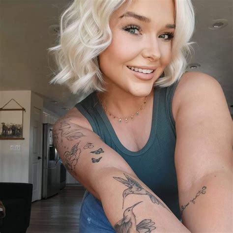 My Cousin Is Such A Sexy Slut And Looks So Good On Her Knees What Are You Doing With Her R