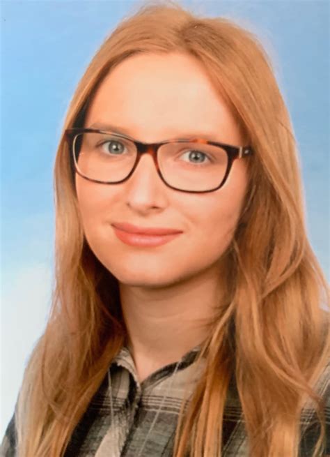 Sarah Scheuers Instagram Twitter And Facebook On Idcrawl