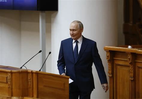 Путин рассказал что Герасимов ежедневно докладывает ему о ситуации на фронте