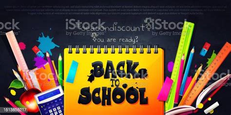 만화 스타일의 학교 교육 개념입니다 텍스트를 위한 공간이 있는 슬레이트 보드의 배경에 편지지가 있는 방대한 인사말 텍스트가 있는 메모장 0명에 대한 스톡 벡터 아트 및 기타