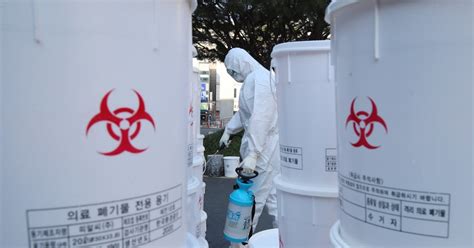 코로나19 확산 매일 쏟아지는 의료 폐기물