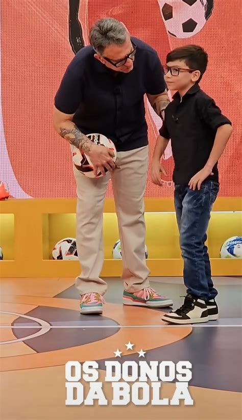 Bernardo O “mini Neto” Impressiona Ao Imitar O Apresentador Durante “os Donos Da Bola