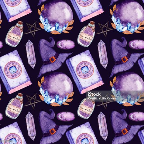 할로윈을위한 수채화 패턴 어두운 배경에 다양한 마녀 속성이있는 패턴 10월에 대한 스톡 벡터 아트 및 기타 이미지 10월 가을 결정체 Istock