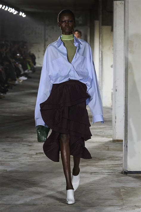 Los Mejores Tenis Para Lucir Con Faldas Largas Y A La Rodilla En Otoño 2022 Vogue Atelier Yuwa