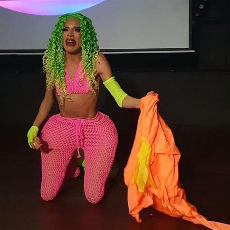 Nicki Minaj Starships