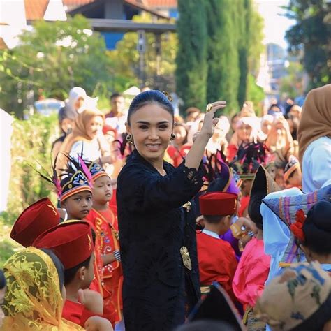 8 Potret Yuni Shara Rayakan Ulang Tahun Paud Miliknya Kompak Tampil
