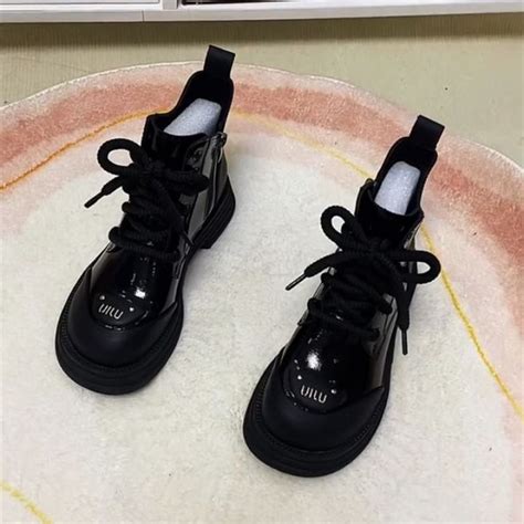 Ботинки Женский Miu Miu черный размер 37 Зима Молния Шнурки Толстый каблук Вышивка Италия