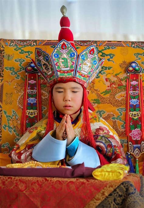 Наро Банчэн Гэгээн Naro Banchen Gegeen Монголын бурханы шашны тэргүүн Оройн дээд Очирдара