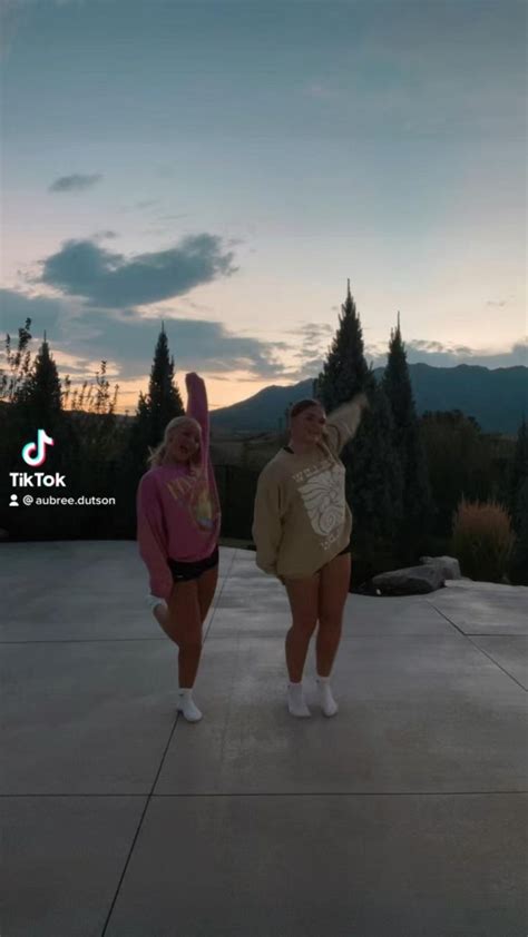 Tik Tok Trend Viral Tik Tok Viral Dance Trend New Dance Friends Tik Tok Dance Poses
