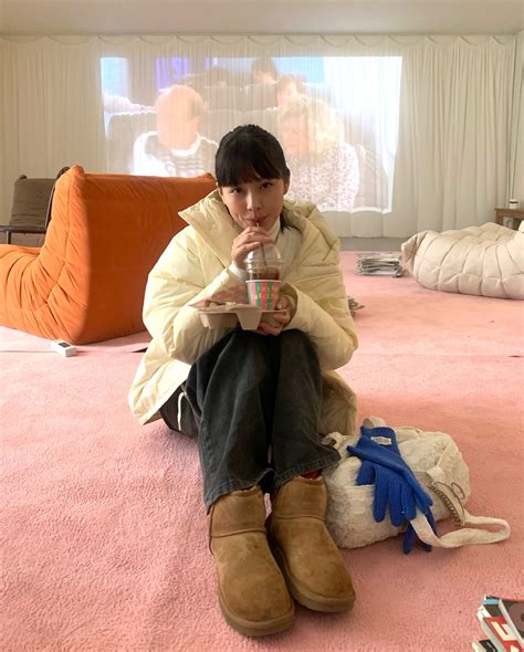 Parkgirim 유료광고 베르사유 궁전의 무도회 한 장면을 보는 듯 했던 디올 홀리데이 팝업 스토어에 다녀왔어요 평소에 좋아하던 디올 뷰티의 메이크업 컬렉션부터