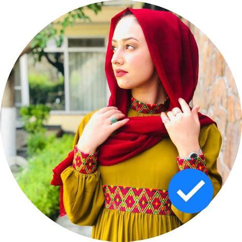 صفحه رسمی هانیه دانیال Haniya Danial Official