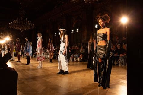 ‘모드 엣 파리 혼합 현실 크로스오버 패션쇼 성료 패션서울