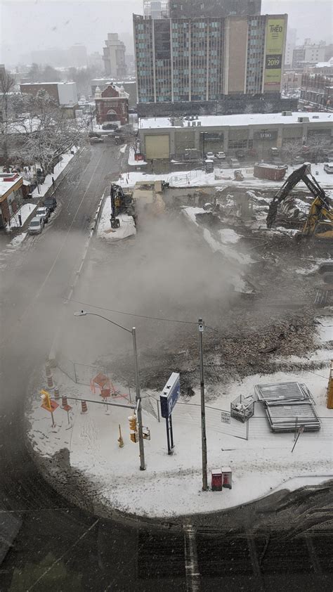 Wall Collapsed Unintentionally During Metro Demolition Extremely Lucky