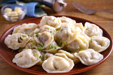 饺子塞满了肉拉维奥利饺子有填充物的饺子俄 包图企业站