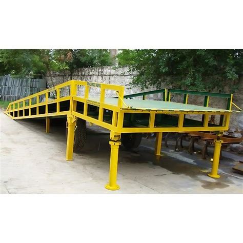 Screw Jacks Container Loading Ramp Size Capacity 10 Ton Lifting Capacity 12 Tone At 350000