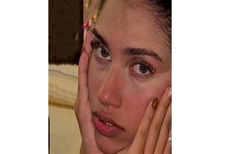 آتوسا لطیفی در ایران است این دختر با فیلم های مبتذل خودش با مردان