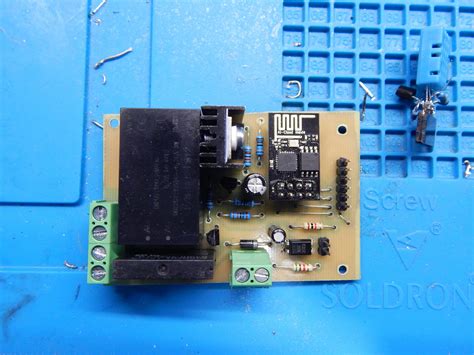 diy esphome light controller with tactic switch trigger and temperature