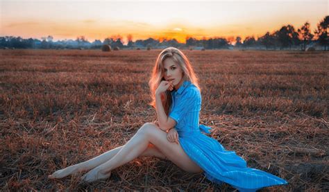 Download Wallpaper Field Look Trees Landscape Sunset Pose Model