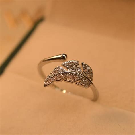 Gorgeous Luminous Design Crystal Stones Ring For Girlswomen