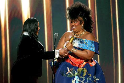Lizzo Transforms Her Mom Into A Yitty Model In New Tiktok