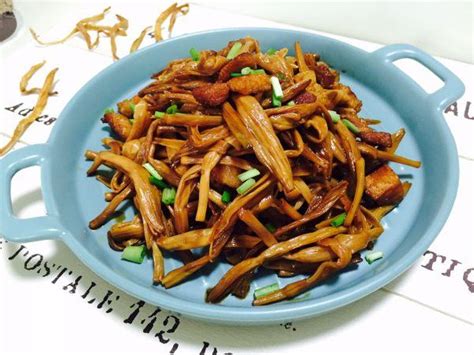 母親節給媽媽做道菜 黃花菜炒五花肉 每日頭條
