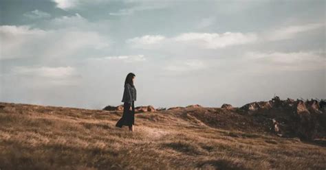 女人无论多爱一个男人，也别说出这四句话让自己掉价！