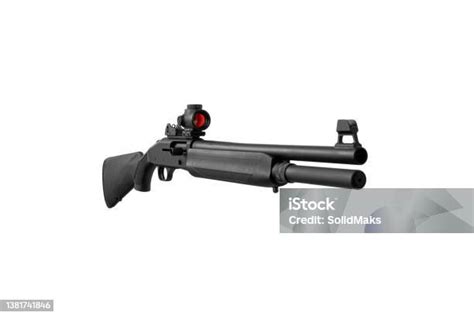 반사 광경을 볼 수 있는 현대적인 반자동 12게이지 스무더보리 샷건 경찰 군대 및 특수 부대를위한 무기 흰색 배경에서 격리합니다 0명에 대한 스톡 사진 및 기타 이미지