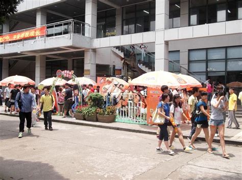 学生食堂门口 上海电机学院室外场地 高校路演场地 千里阳光
